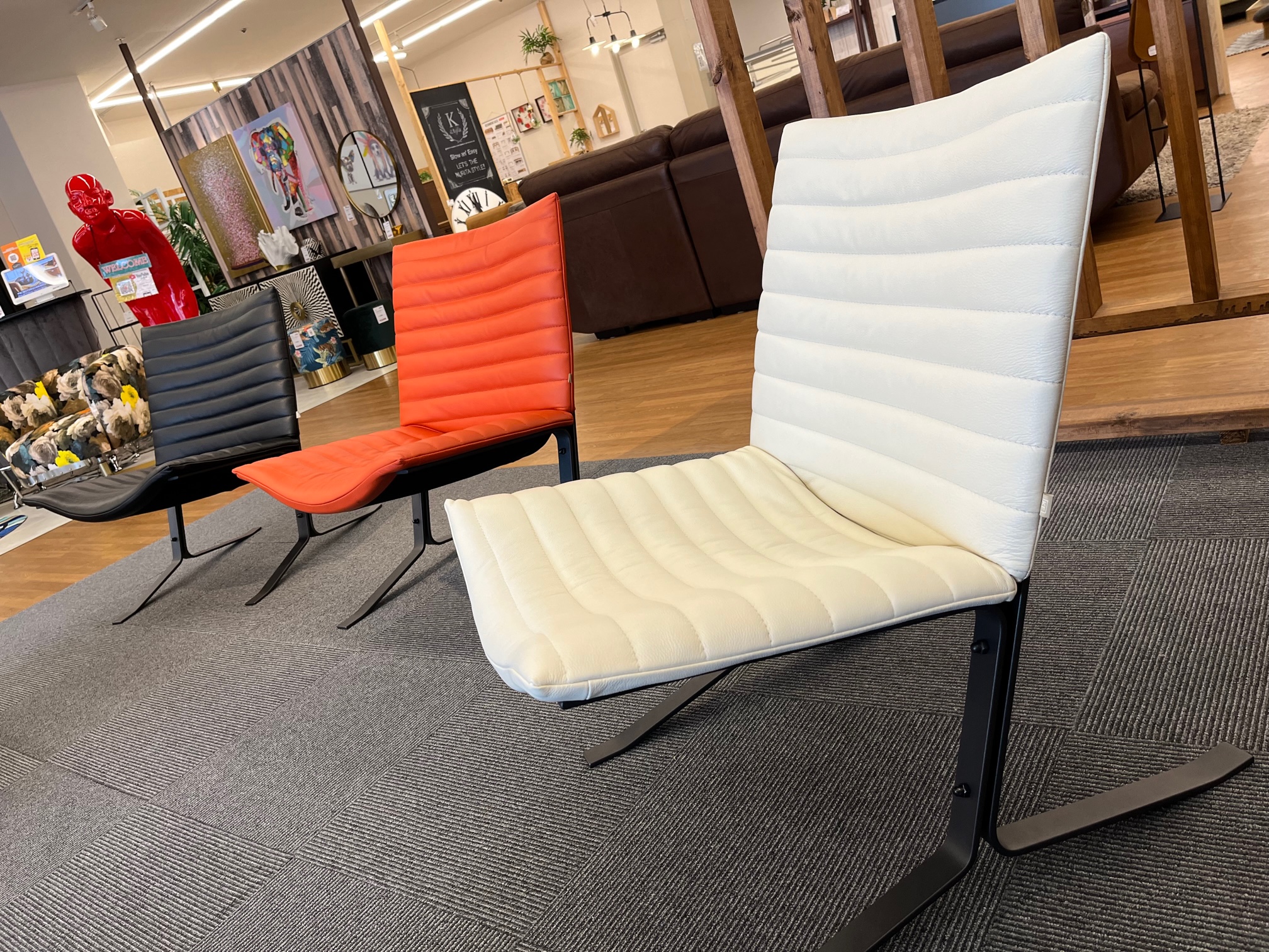 シンプルコンパクトな北欧ラウンジチェア KEBE KE-FALCON | 栗田家具センター